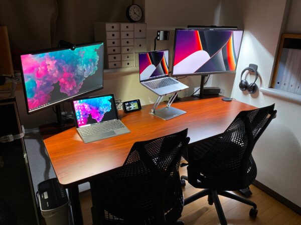 【レビュー】FlexiSpot E8｜天板DIYでロングにもできる電動昇降式スタンディングデスク | DIGILINE (デジライン)